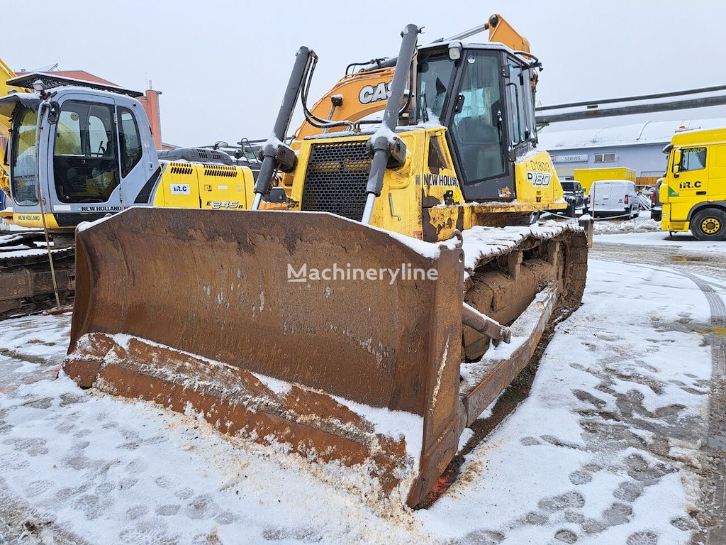 Prodaje se New Holland D 180 buldožer na aukciji