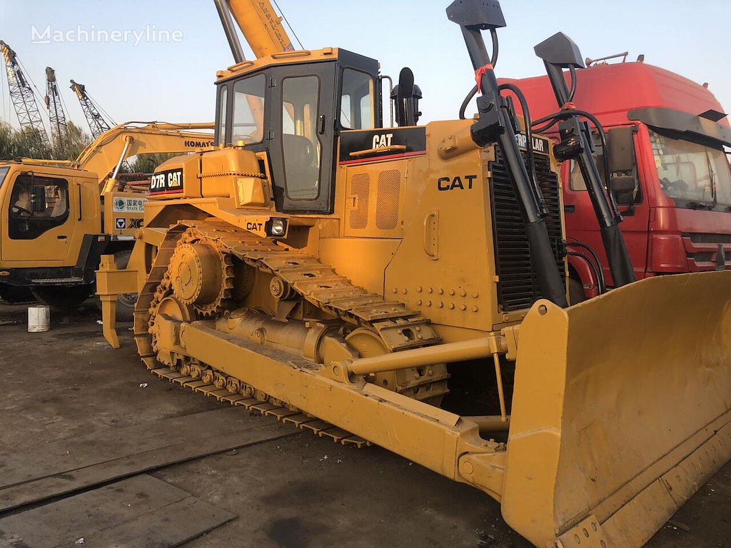 Caterpillar D7R buldožer