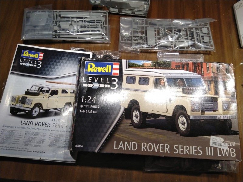 Land Rover maketa serija 3 Revell razmere 1:24