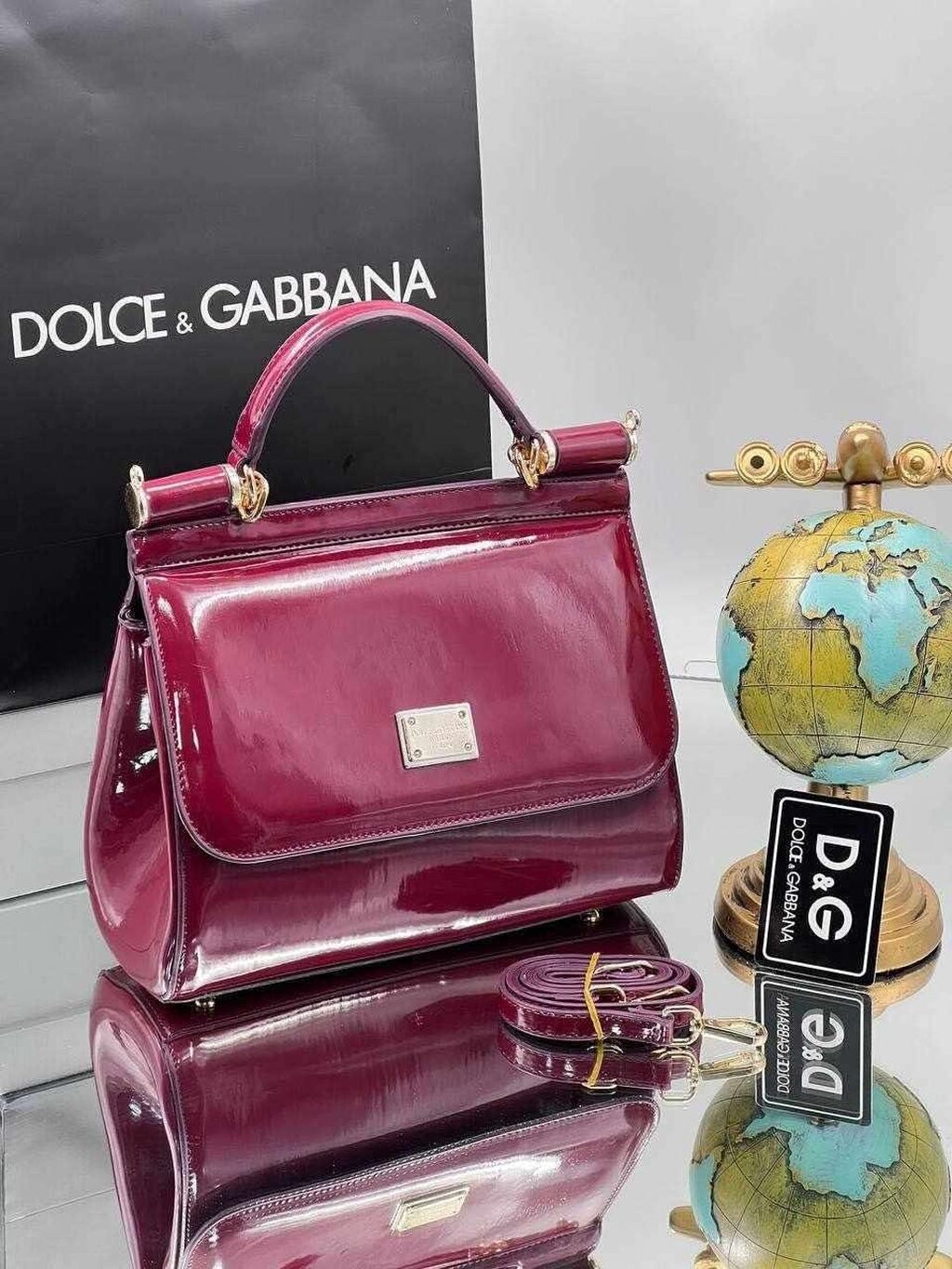 Elegantna torbica, Dolce & Gabbana, Materijal: Koža