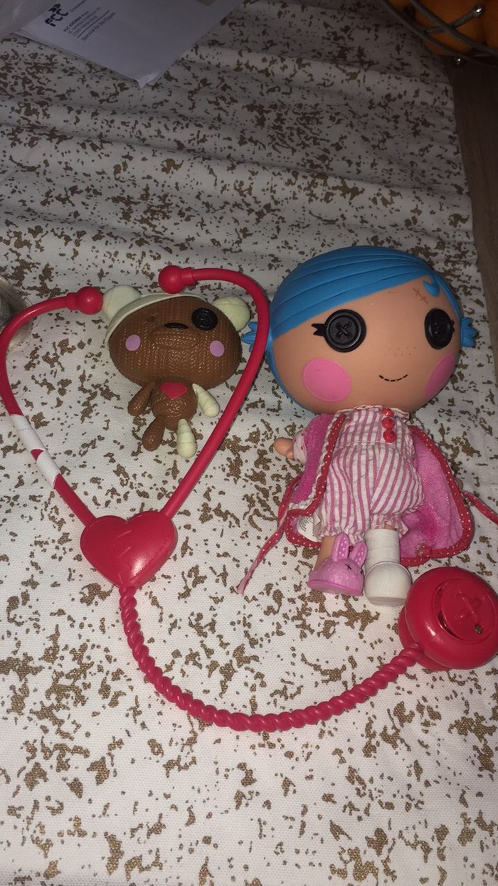 Lalaoopsy mali pacijentlutka sa medom koji se rastavlja u delove