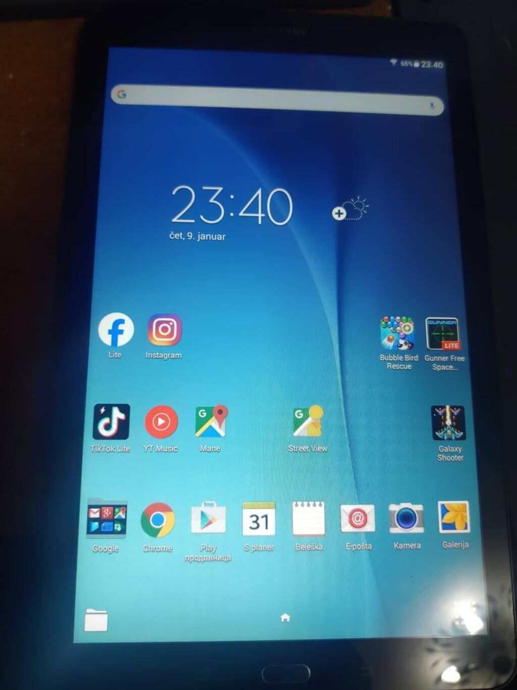 Samsung SM-T560 Tablet je potpuno ispravan dobro je ocuvan baterija