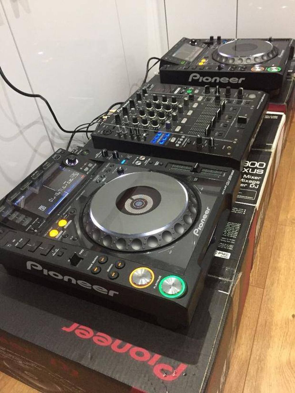 Prodajem 2x Pioneer CDJ-2000 Nexus 2 i 1x PIONEER DJM-900 Nexus 2