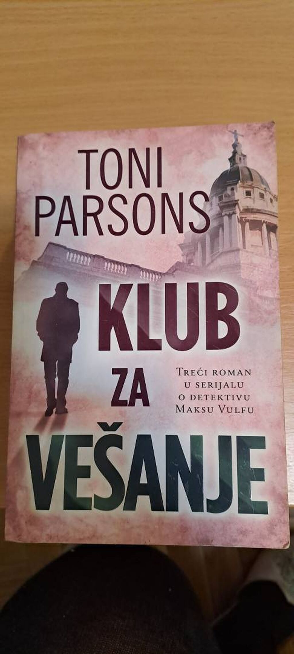 Klub za vešanje - Treći roman o detektivu Maksu Vulfu. Po Londonu se