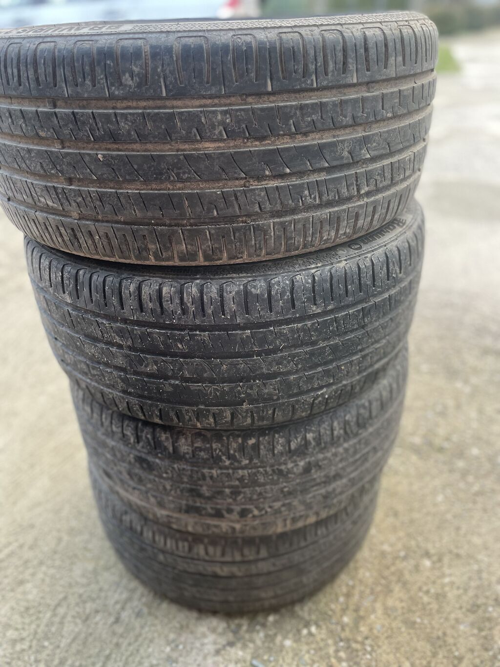 Gume letnje 215/40 r17