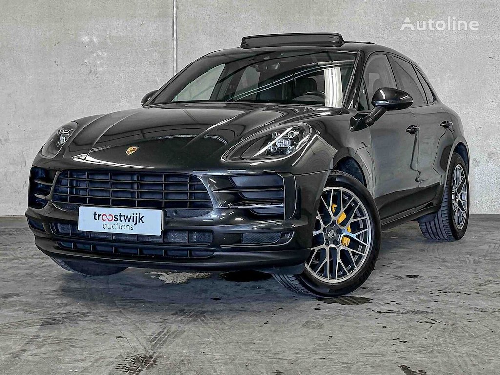 Prodaje se Porsche Macan krosover na aukciji