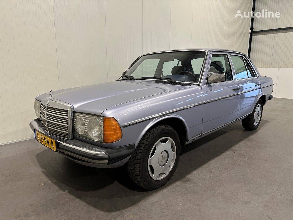 Prodaje se Mercedes-Benz 230 E sedan na aukciji