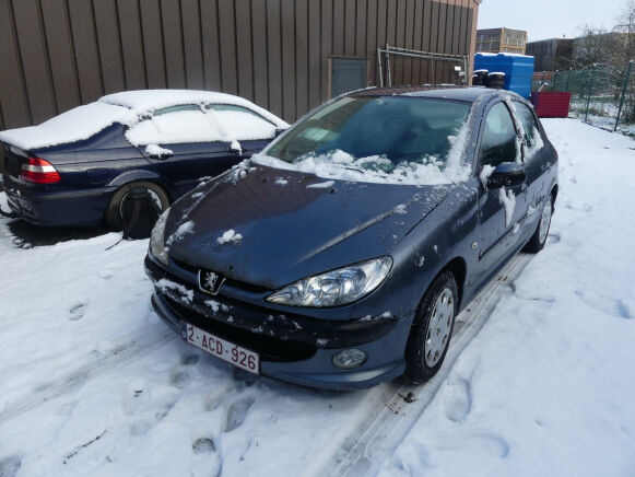 Prodaje se Peugeot 206 hečbek na aukciji