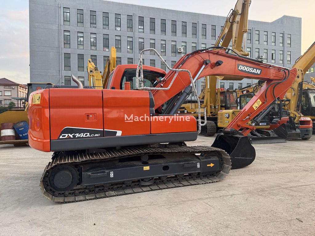 Doosan DX140 bager guseničar