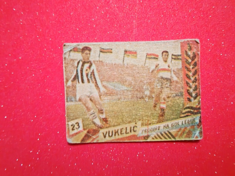 MILAN VUKELIC PARTIZAN / FUDBALERI U AKCIJI 1961.