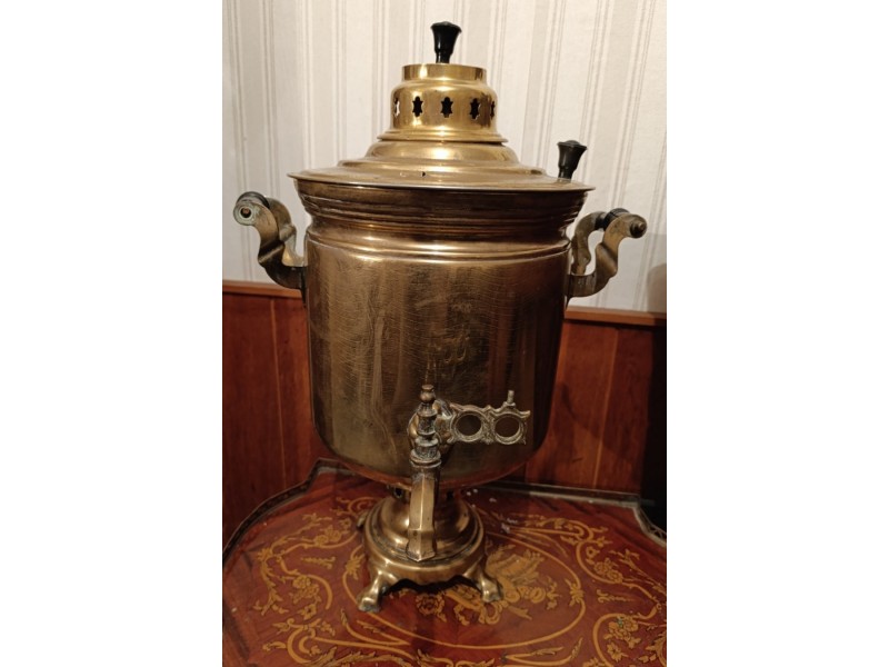 Veliki stari ruski samovar