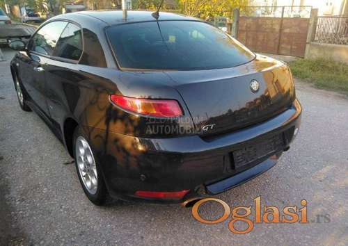 Alfa Romeo GT zadnji branik