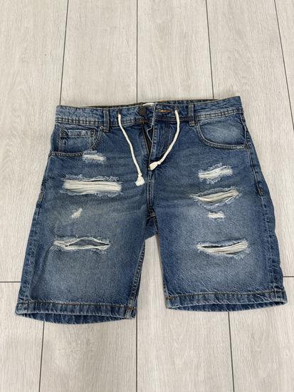 Pull and bear bermude 42 velicina