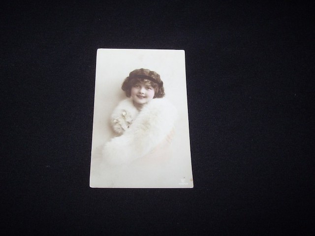 Djevojka sa krzno,motivska razglednica,1914,putovala.