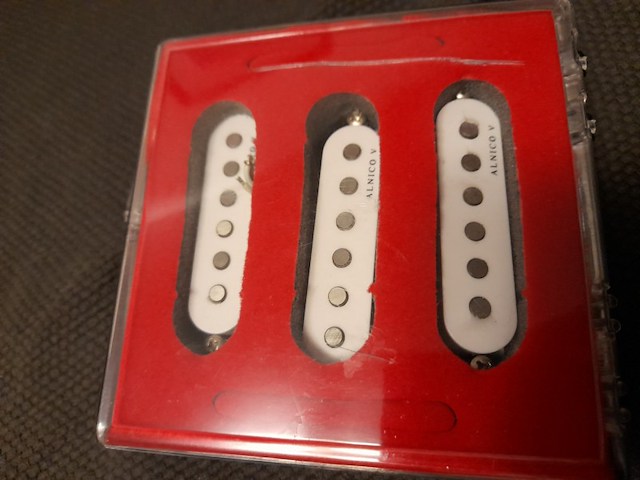 Set magneta ALNICO 5 za stratocaster