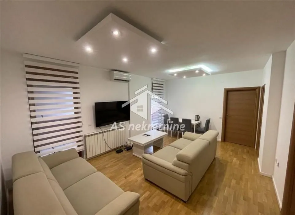 Izdavanje, trosoban stan, 80m2, Vračar Hram, Vračar, Beograd