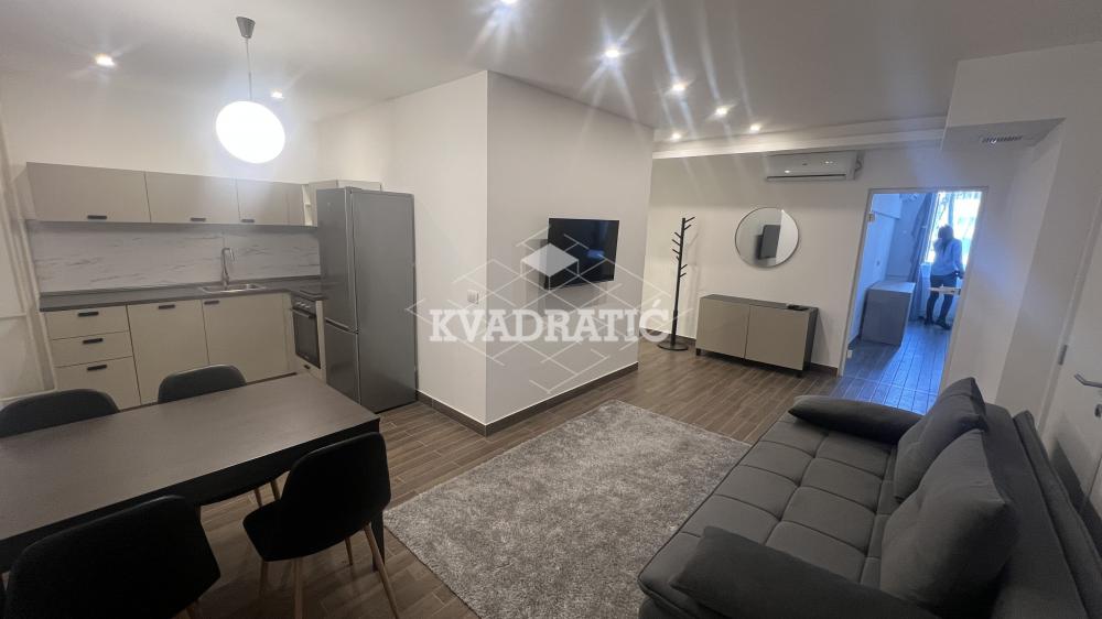 Stan 47m2, I, CG, 2.0 Cena sa Troškovima 950 €