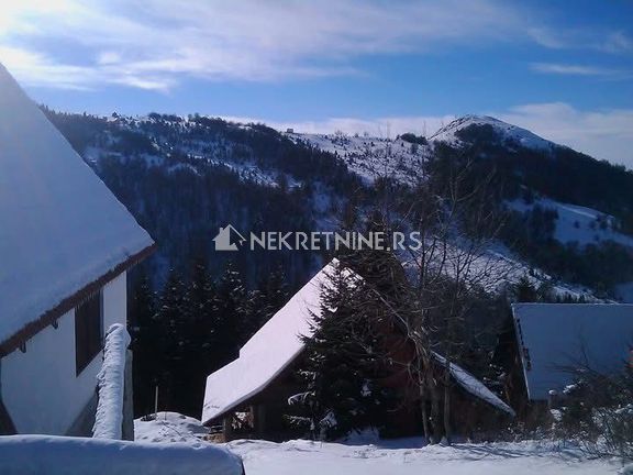 Kopaonik, Vikend naselje, opremljena kuća sa placem pored hotela Zoned