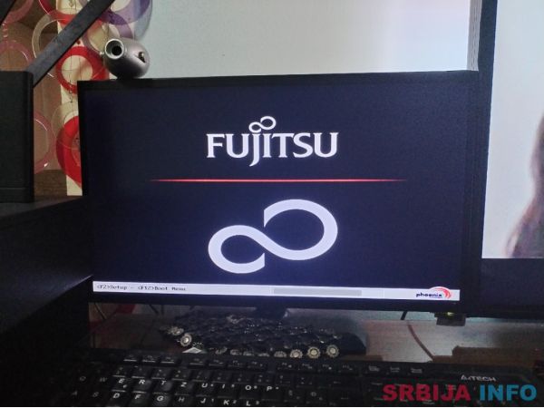 FUJITSO intel core quad 8300 2.50GHZ