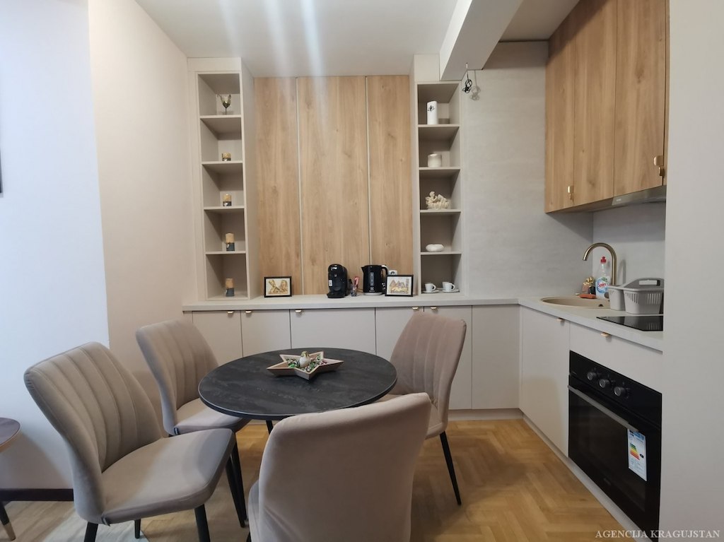 Izdavanje, Stan, 36. 00m2 , Centar