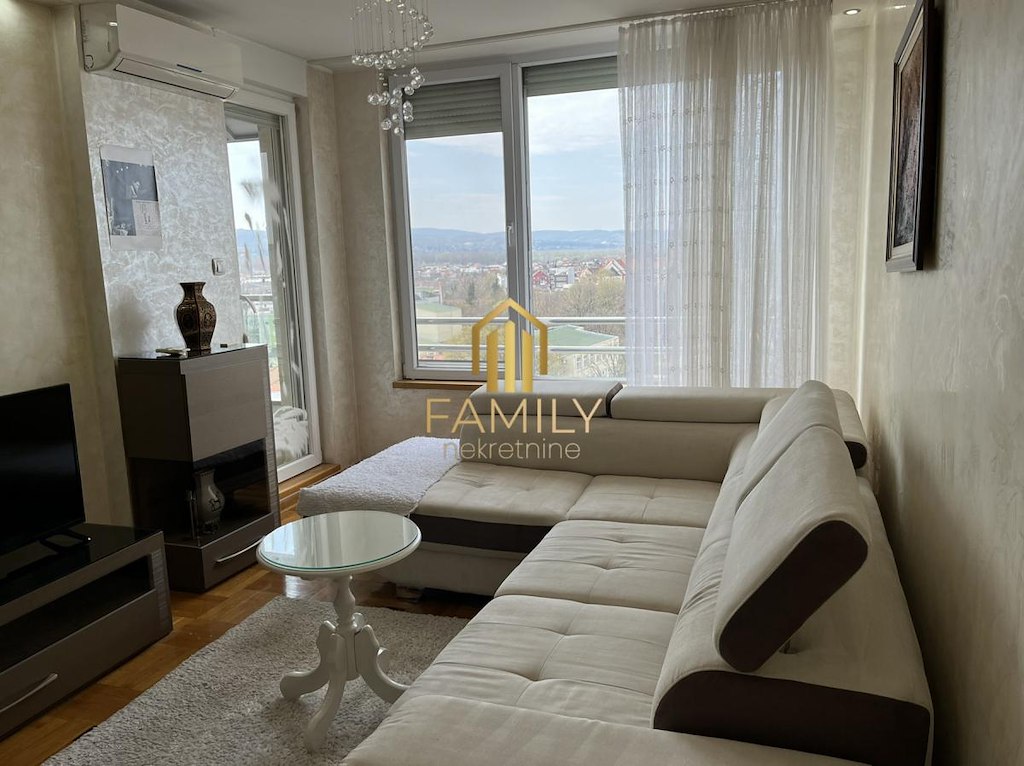 Četvorosoban penthouse na Bulevaru Evrope - 102m2