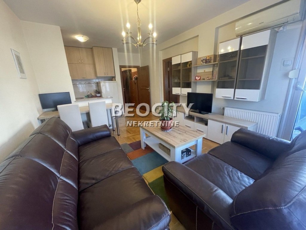 Novi Sad, Sajam, Bulevar kralja Petra, 1. 5, 45m2, 500EUR