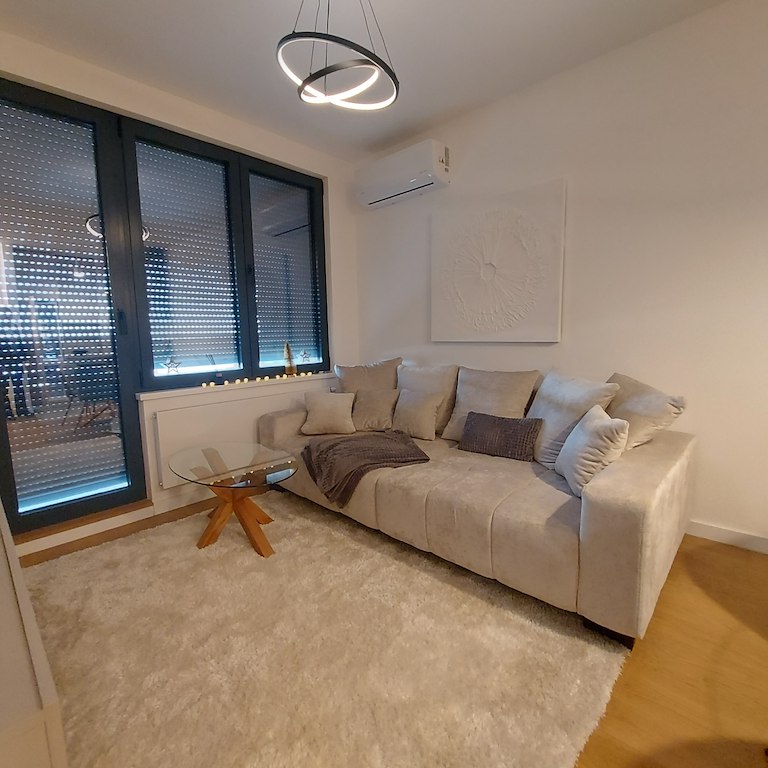 Novi Beograd - LASTAVICE 1, 5 s, 40 m2, lux uređen