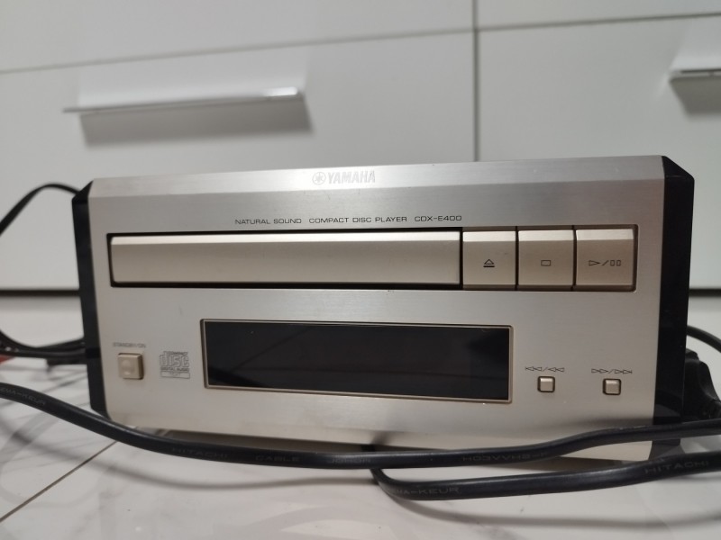 YAMAHA CDX-E400 10w čitač