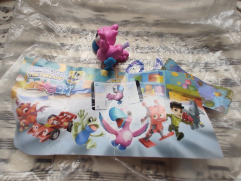 VQ050 KINDER 21 KINDER FIGURE SA PAPIRIĆIMA