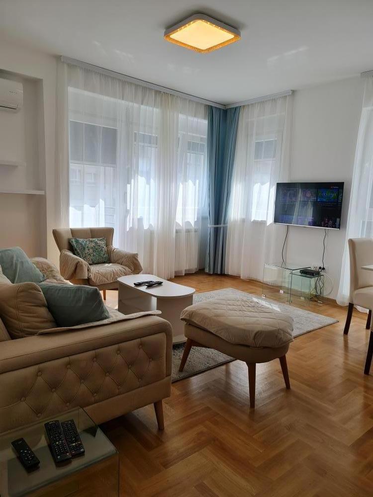 Ljubljanska 10, Dvosoban stan za izdavanje, 42m2, 850€