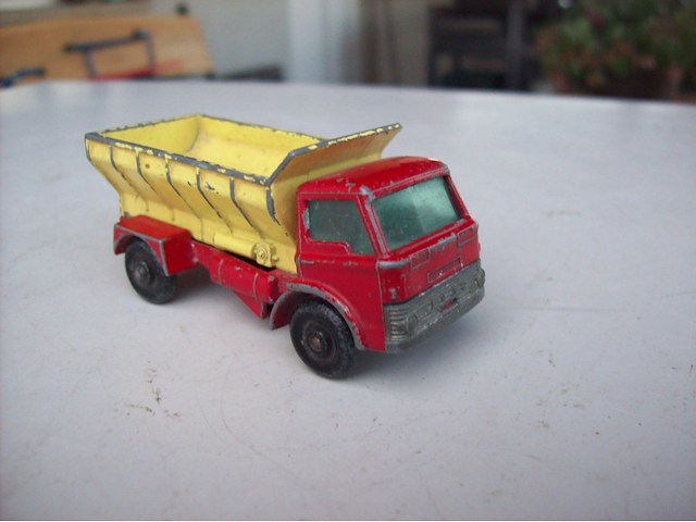 GRIT-SPREADING TRUCK  LESNEY MATCHBOX SERIES No 70