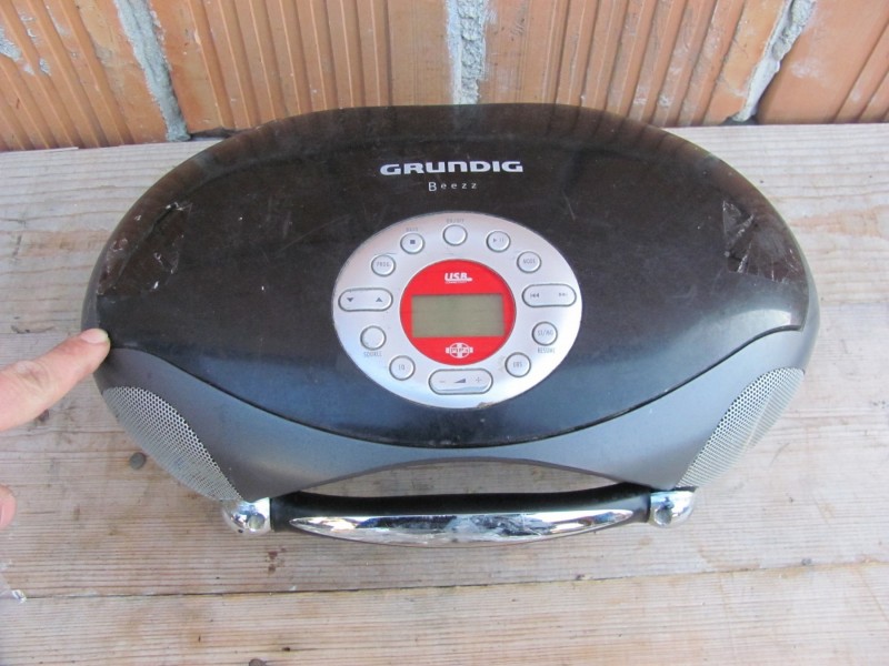 GRUNDIG Beezz radio sa CD,USB,SD