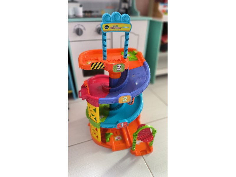 Vtech staza za autice sa garazom i pumpom