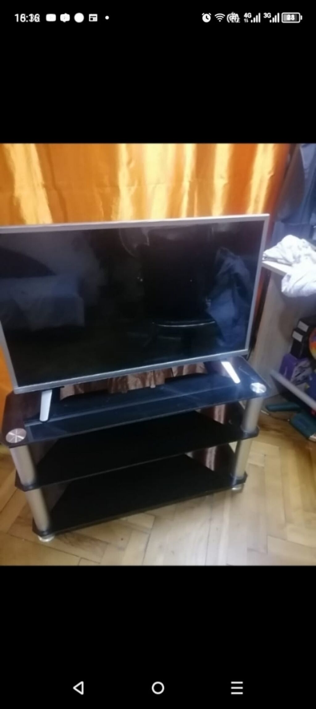 Sto za TV stakleni neostecen u boji Lep Mirjevo