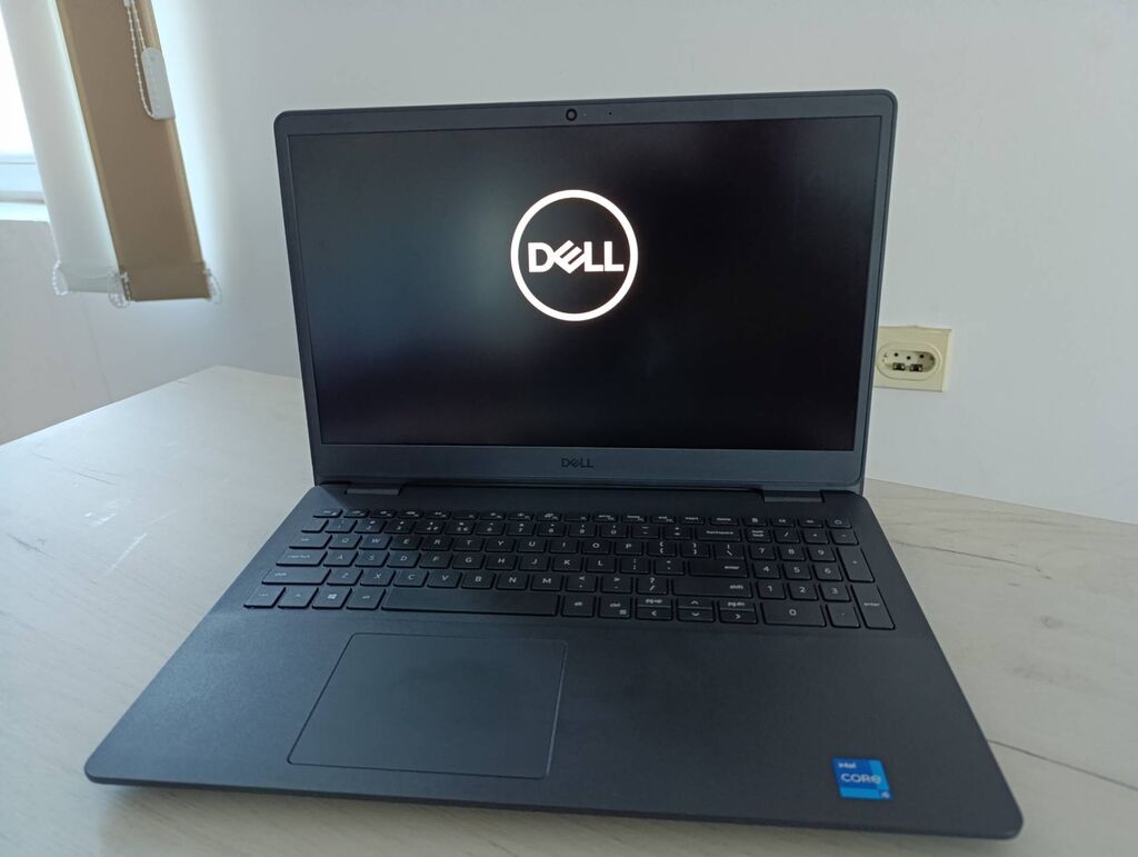 Intel Core i5, 8 GB OZU, 15.6 "