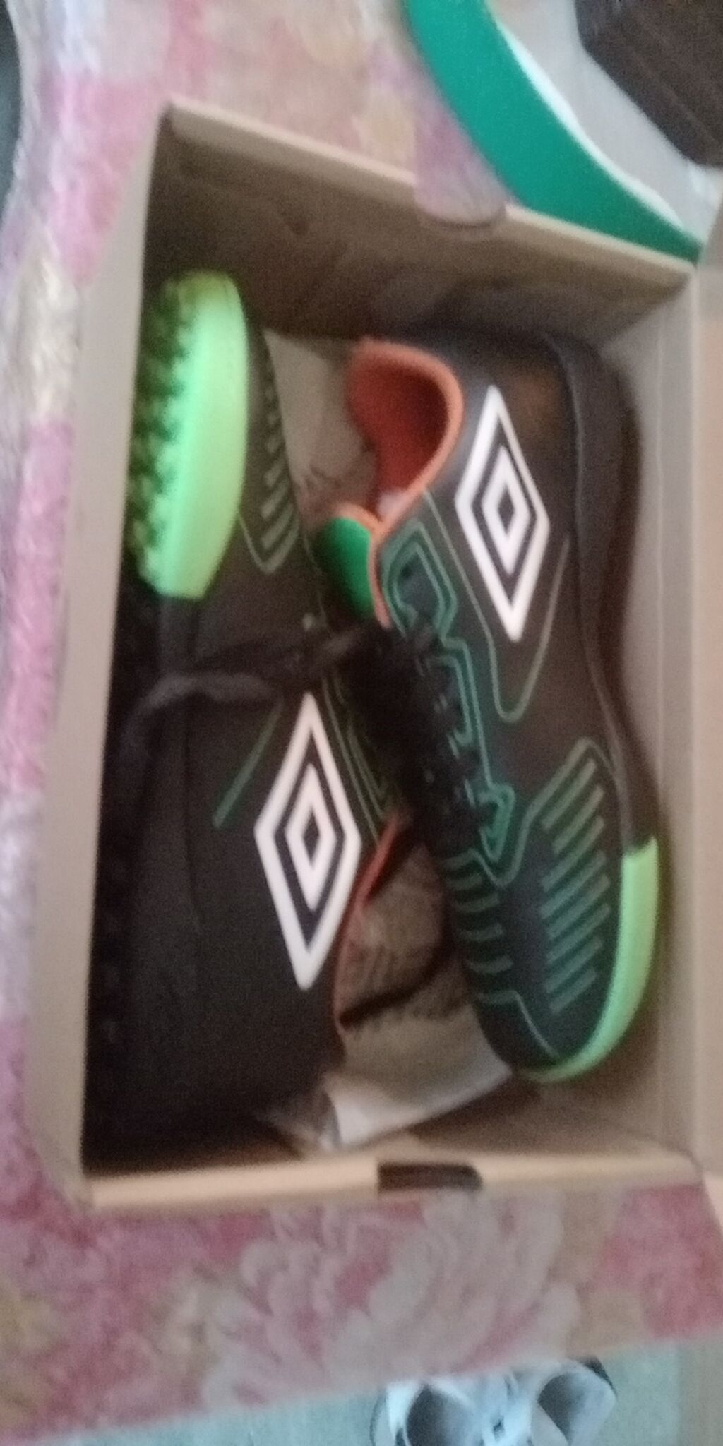 Umbro patike za fudbal broj 38 nove obuvene dva putacena