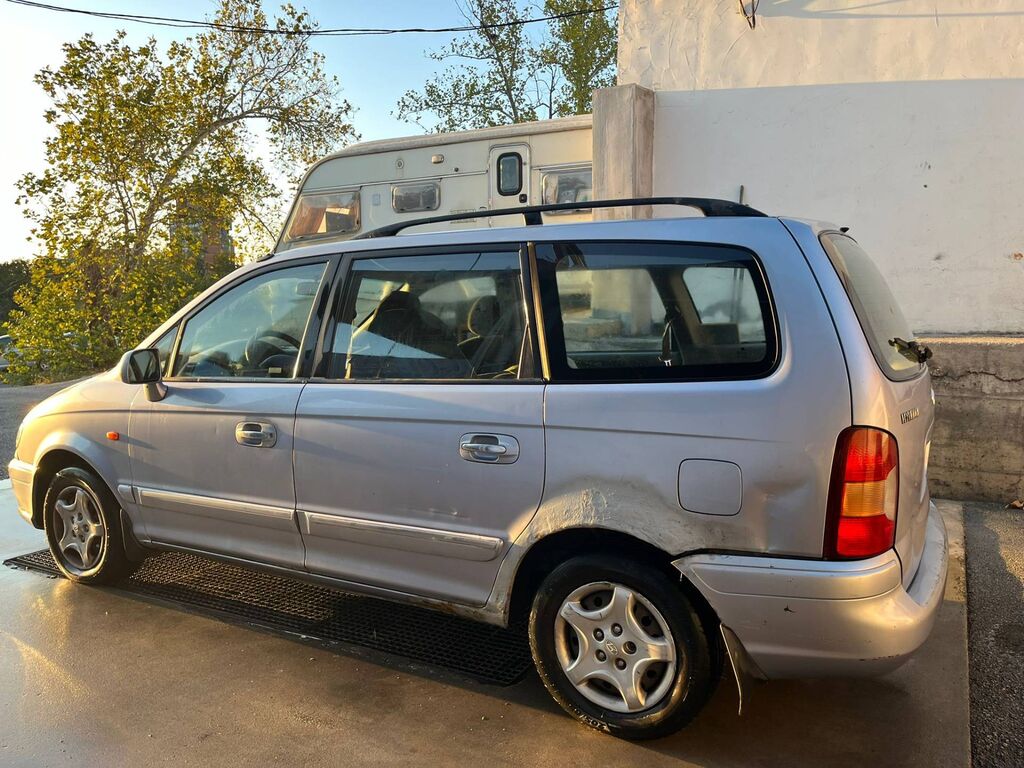 Hyundai Trajet: 2 l | 2002 г. Hečbek