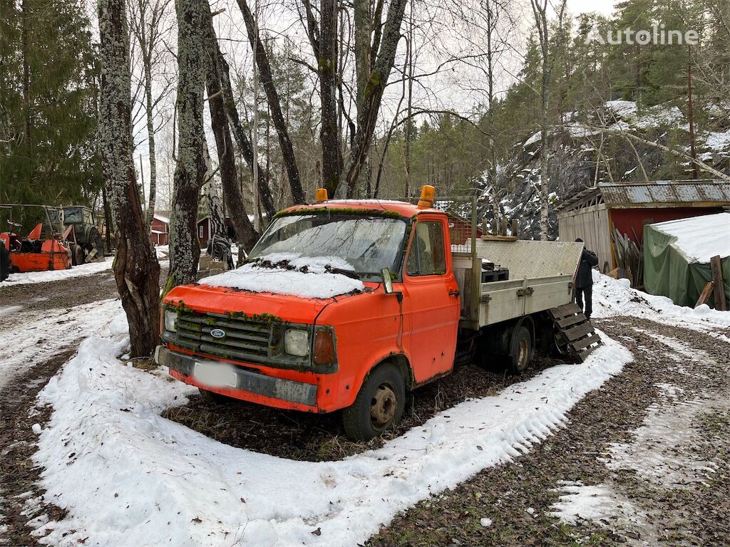 Prodaje se Ford TRANSIT kamion s ravnom platformom < 3.5t na aukciji