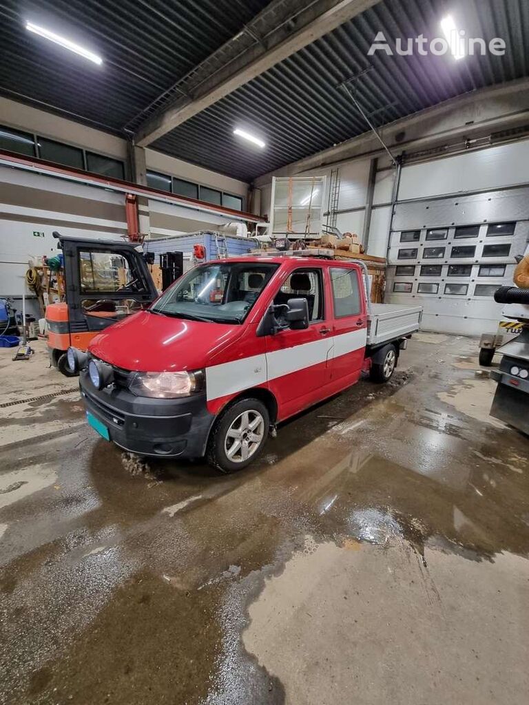 Prodaje se Volkswagen Transporter kamion s ravnom platformom < 3.5t na aukciji