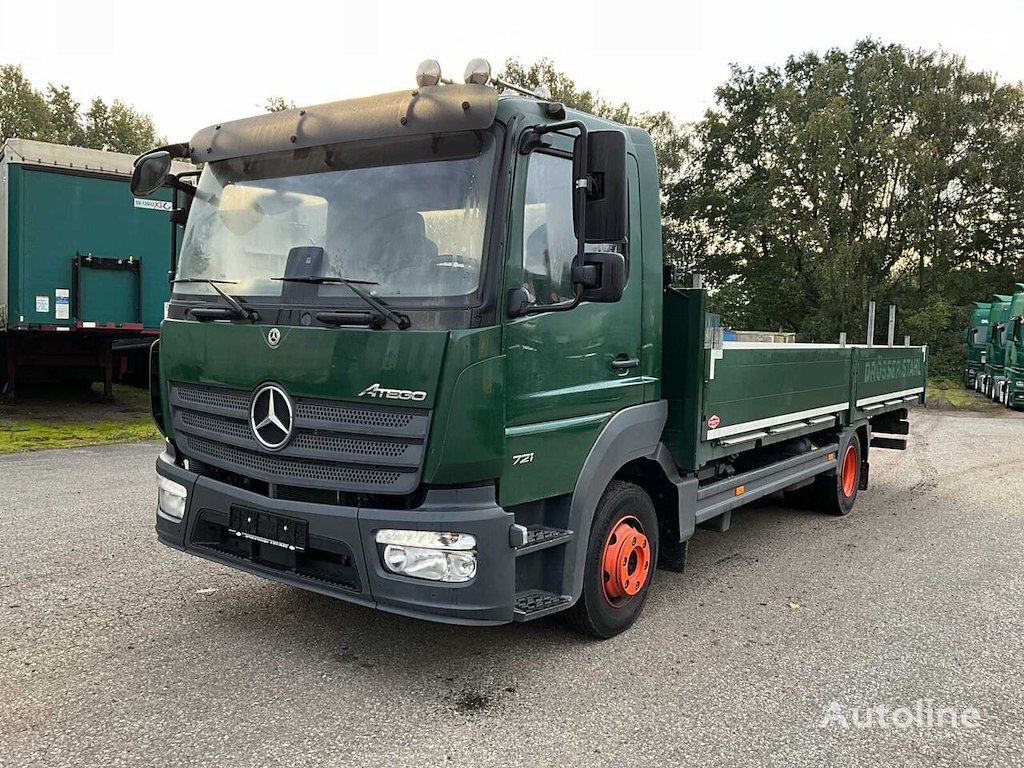 Prodaje se Mercedes-Benz Atego 721 kamion s ravnom platformom na aukciji