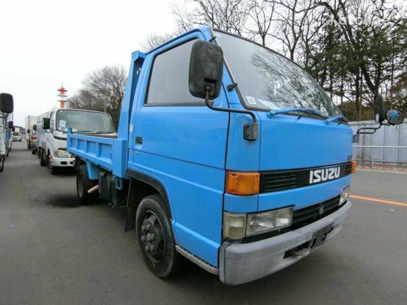 Isuzu ELF kamion s ravnom platformom