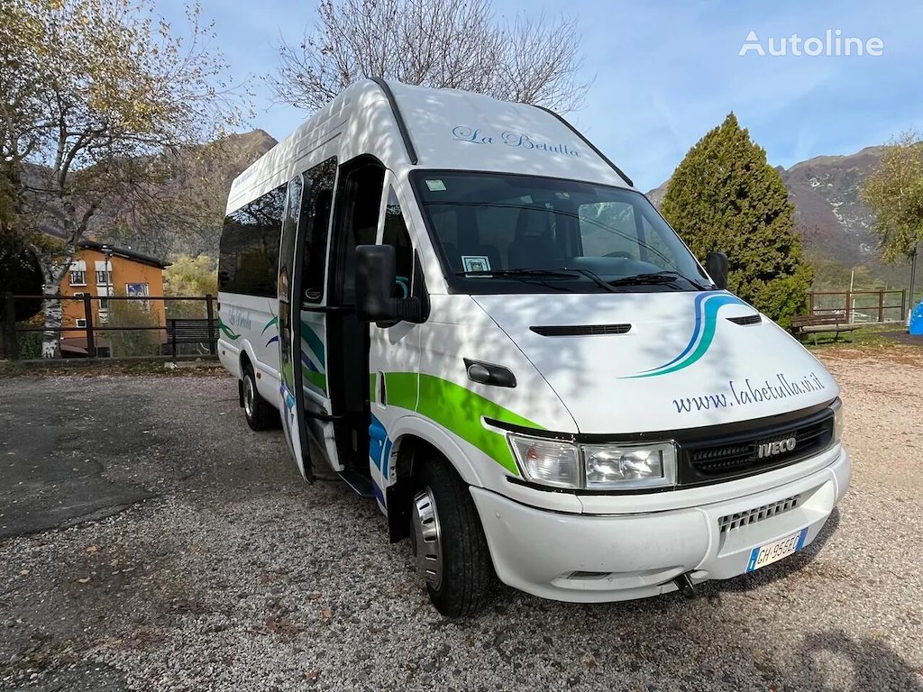 Prodaje se IVECO Daily putnički minibus na aukciji