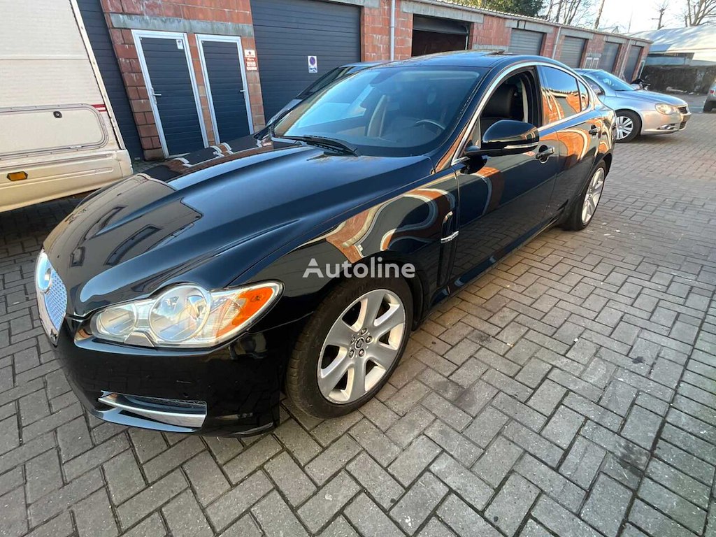 Prodaje se Jaguar XF sedan na aukciji