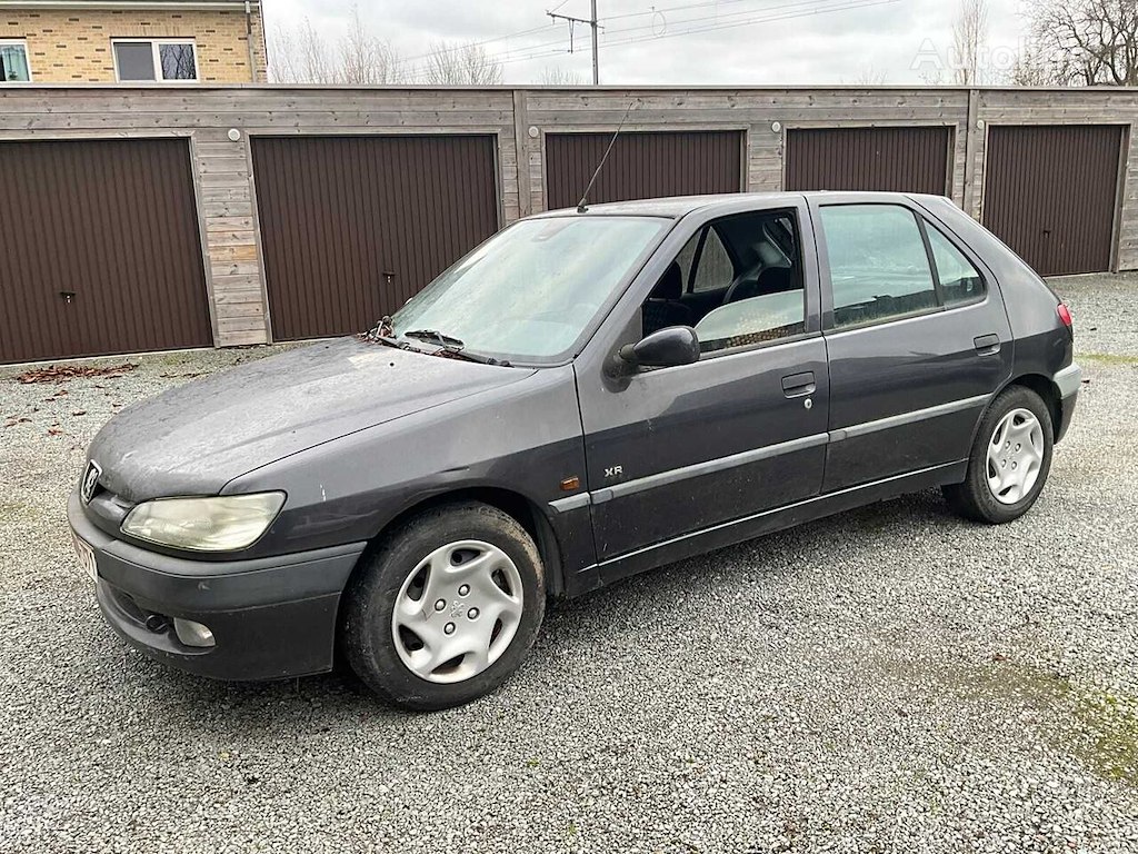 Prodaje se Peugeot 306 hečbek na aukciji