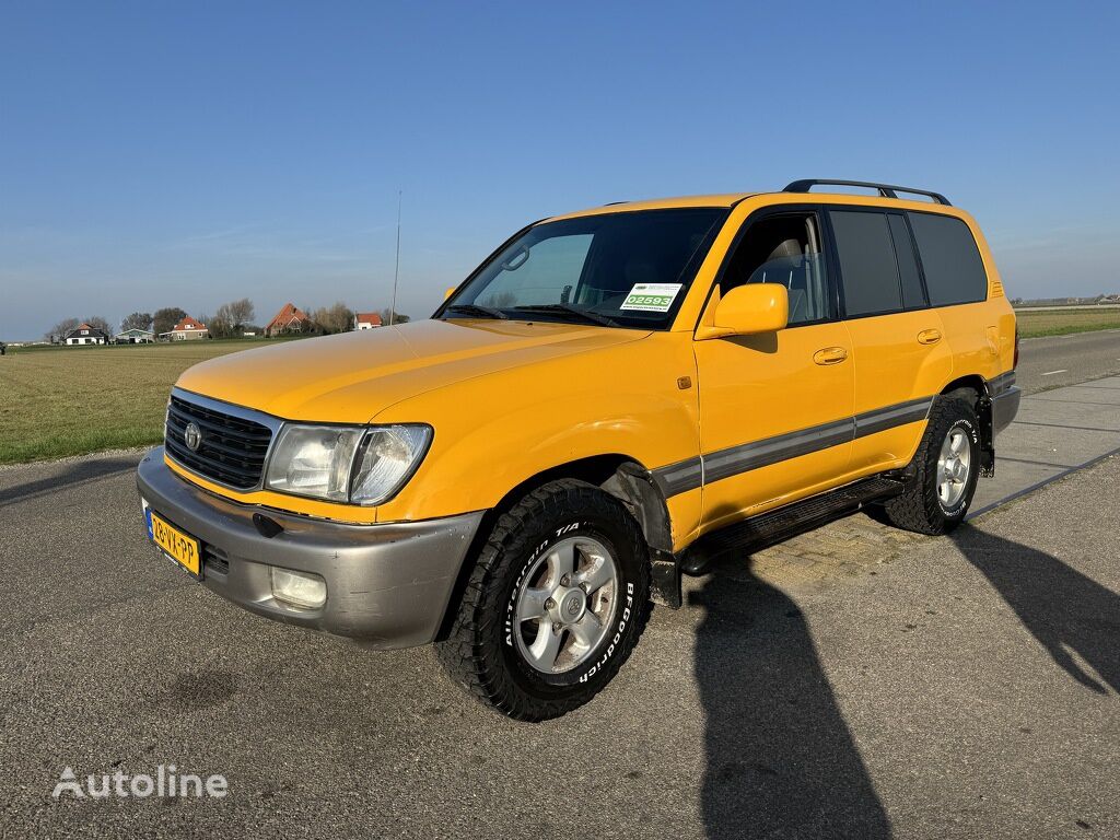 Toyota Landcruiser 100 sedan