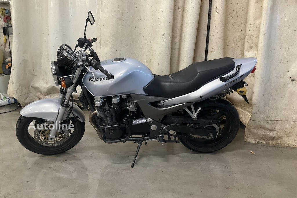 Prodaje se Kawasaki ZR-7 motocikl na aukciji