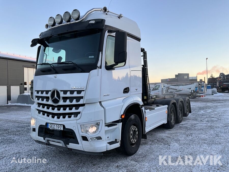 Prodaje se Mercedes-Benz Arocs 3251 rol kiper sa kukom na aukciji