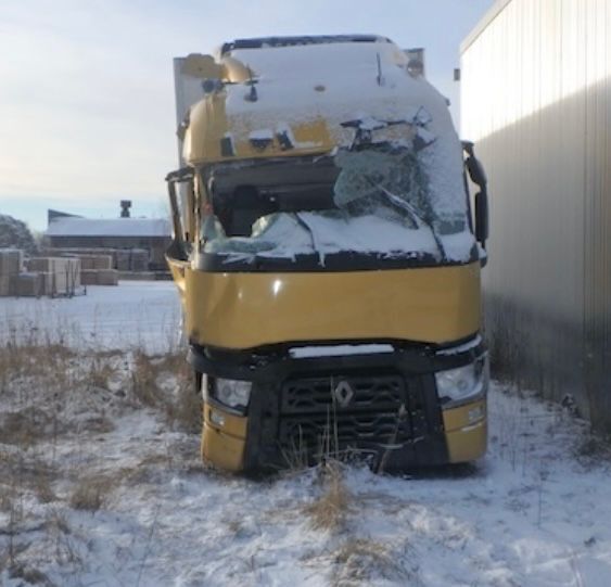 Renault T440 kamion hladnjača nakon udesa