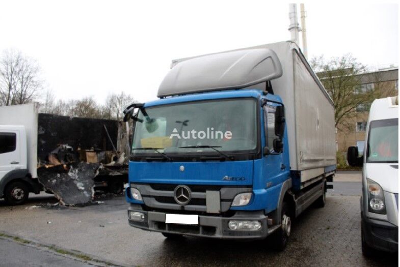 Mercedes-Benz Atego II 817 steht in DE 40593 kamion s ceradom