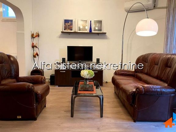 Stari grad, Trg Republike, 4.0 stan, 80m2, 1300 EUR, ID 39355